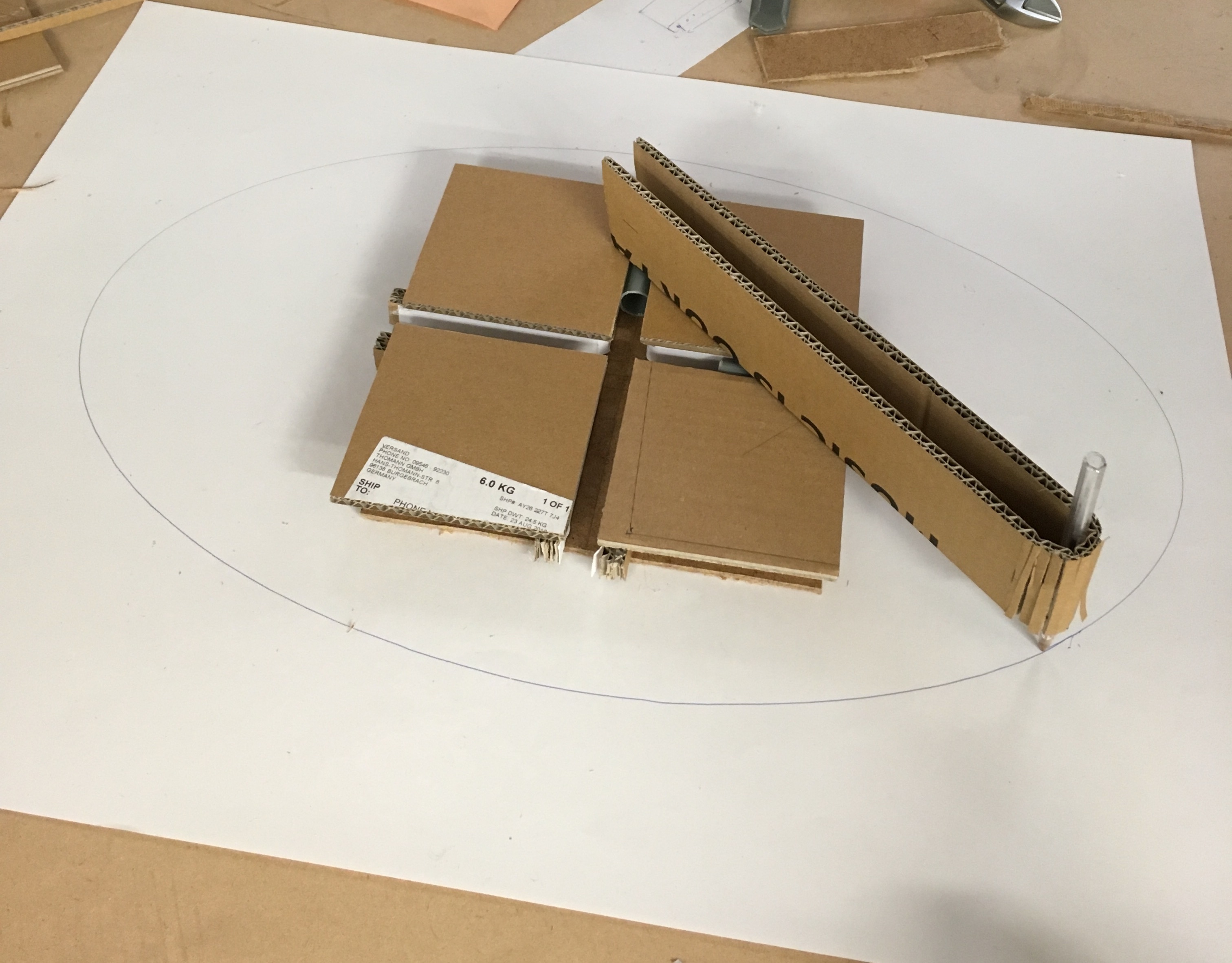 Modelling ellipse tracer with cardboard - DESLOGESdesign.